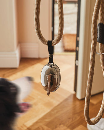 Lampo: Two clips set by Miriam Mirri | Alessi