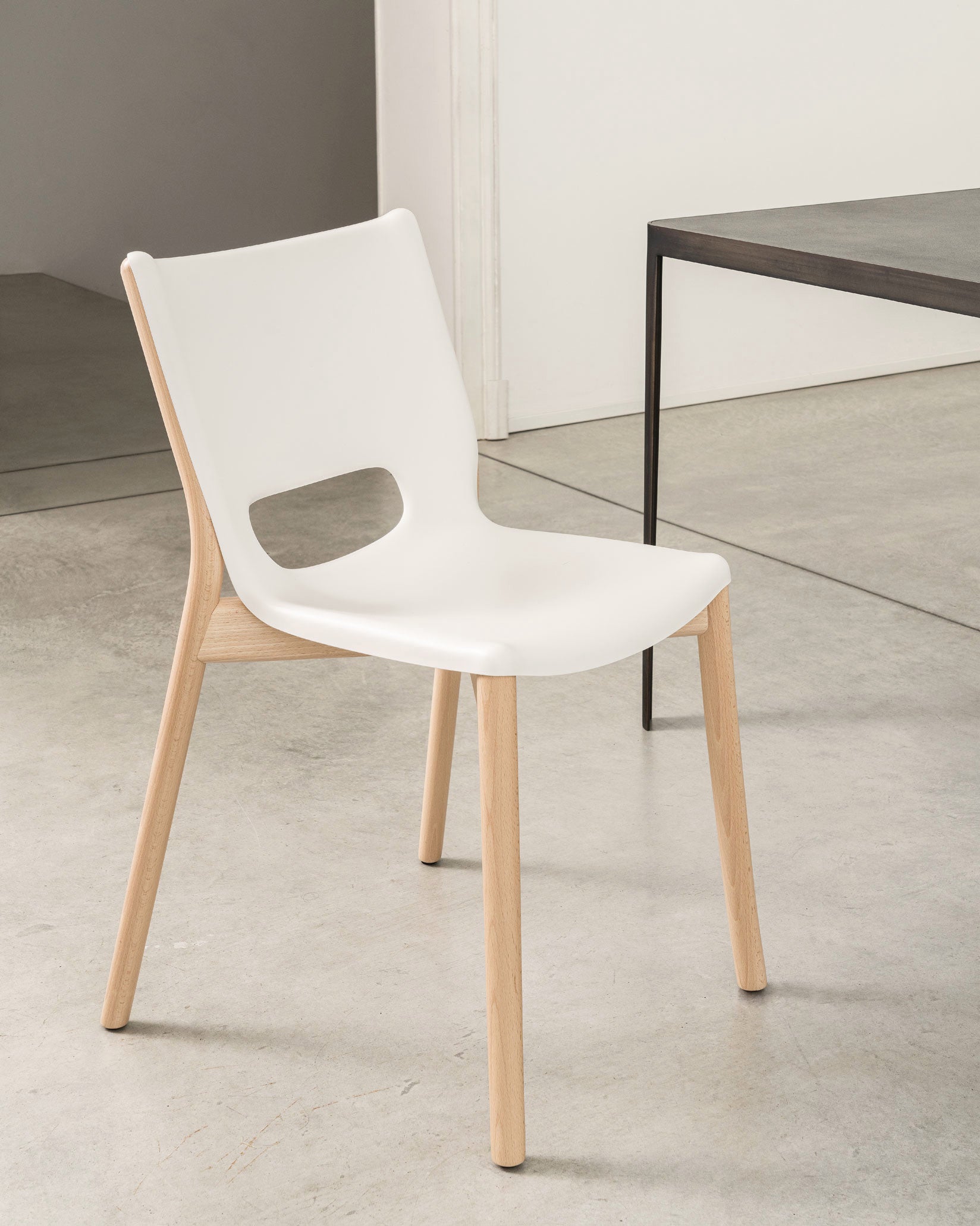 Poêle Collection: Monoshell chair by Philippe Starck | Alessi